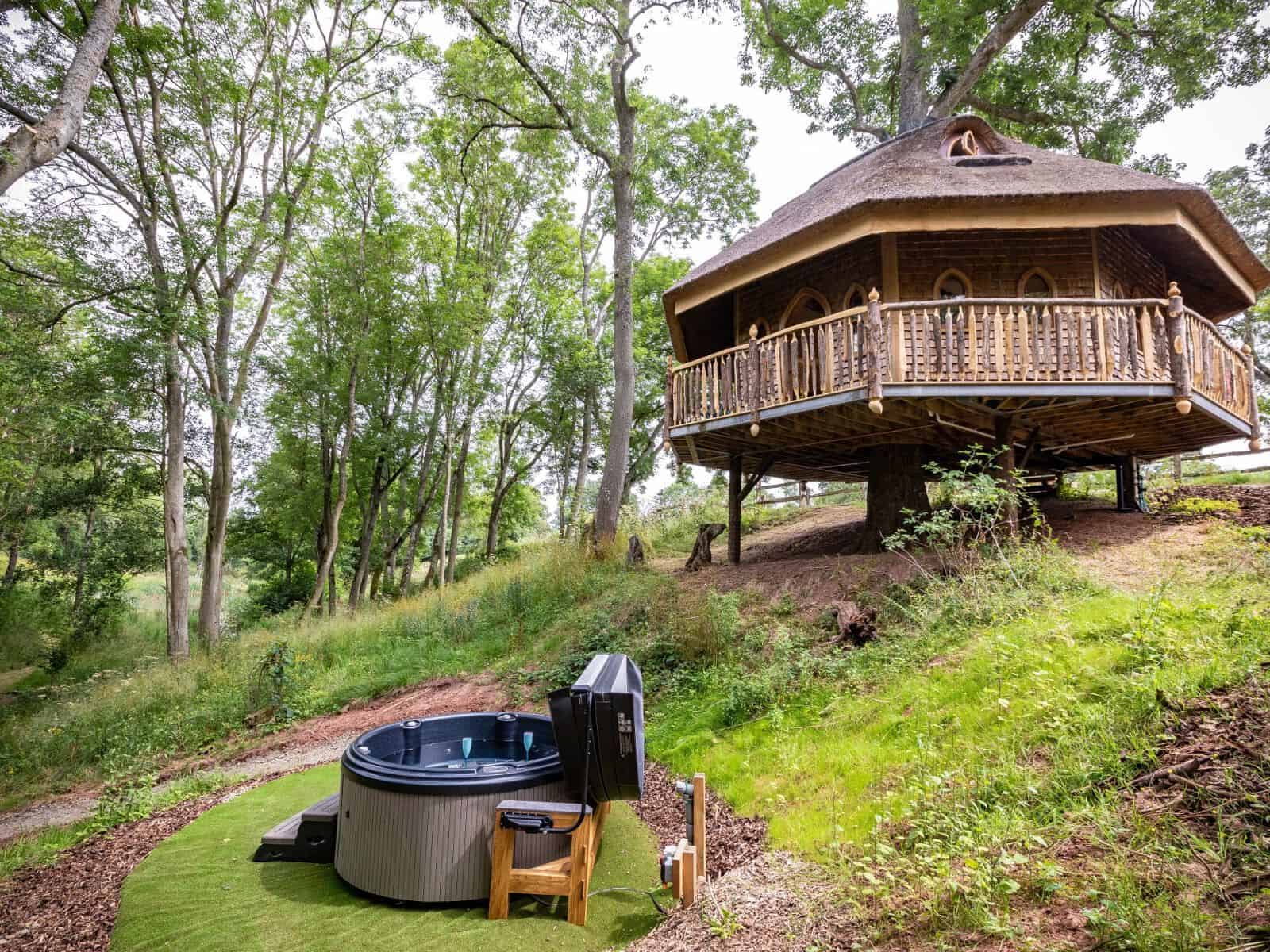34 Treehouse Holidays UK (2021 / 2022) Compare Reviews
