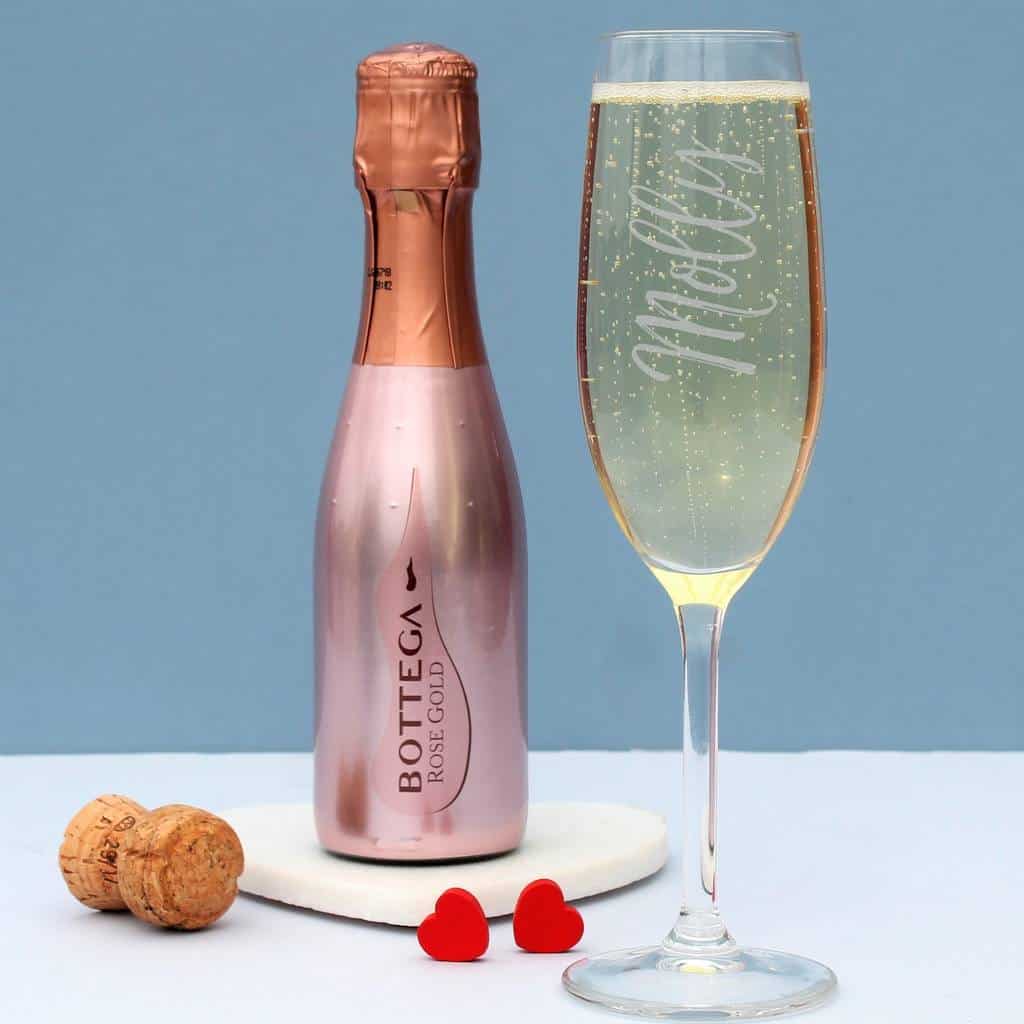 10 Best Prosecco Gifts & Gift Sets In 2022 (With Chocolates, Flowers)